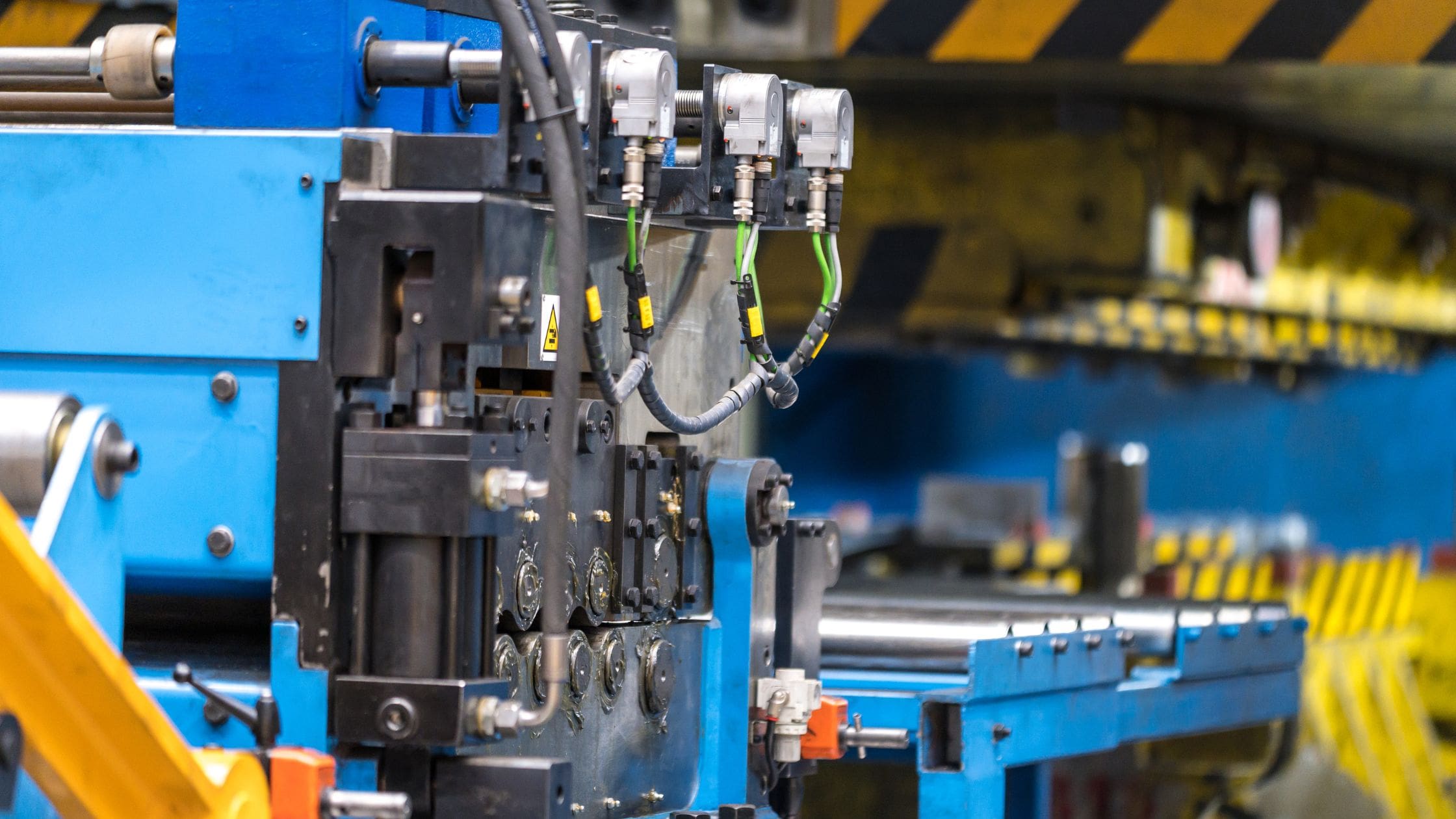 Press Brake Tooling Selection: Types & Rules to Follow - ACCURL