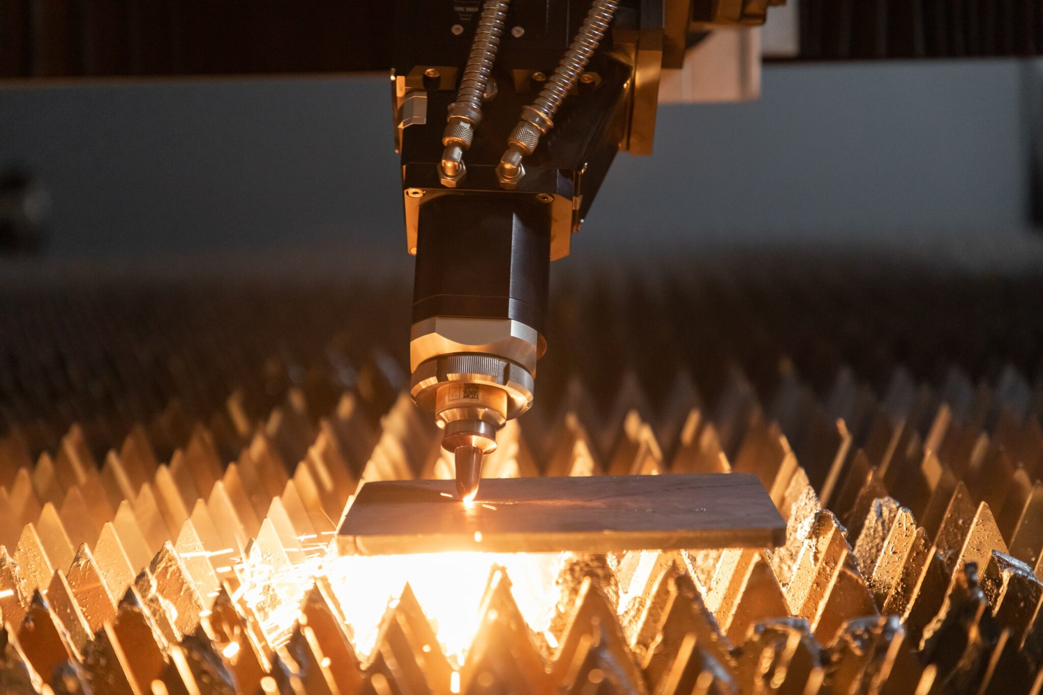 What is CO2 Laser Cutting: Process, Applications, Cost and Settings ...